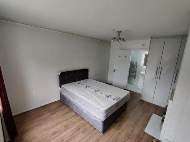 Apartment at Caledonia Road, Borough of Spelthorne