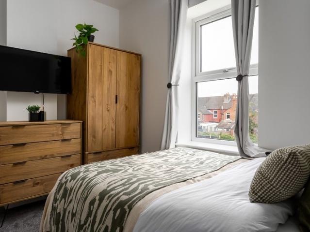 Room at Calton Road, Gloucester