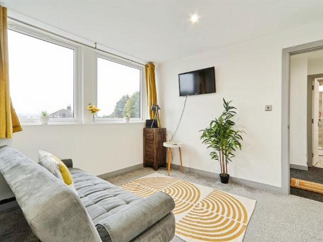 Apartment at Camberley Avenue, Greater London
