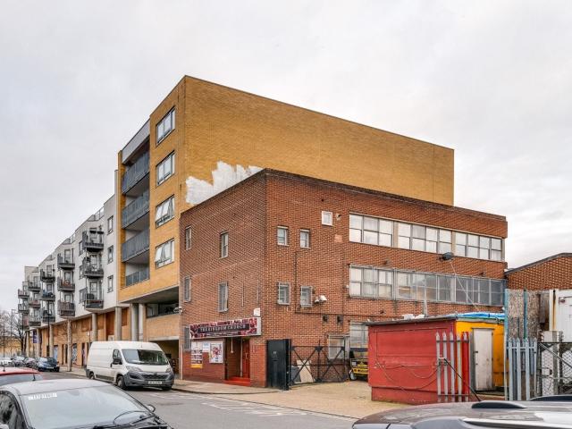 Apartment at Camberwell Station Road, Greater London