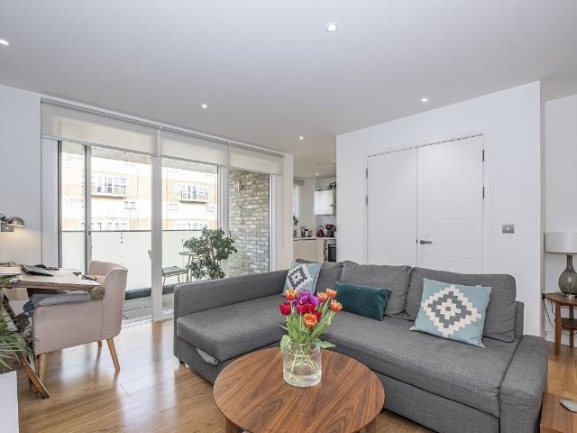 Apartment at Cambridge Avenue, Greater London