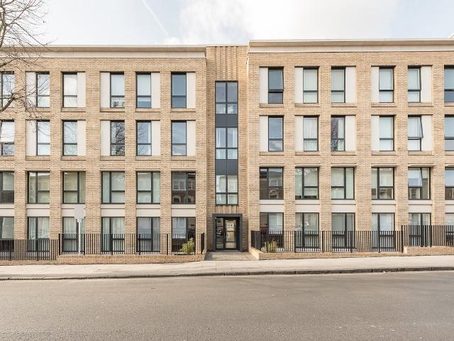 Apartment at Cambridge Avenue, Greater London