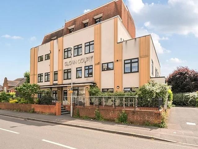 Apartment at Cambridge Avenue, Greater London
