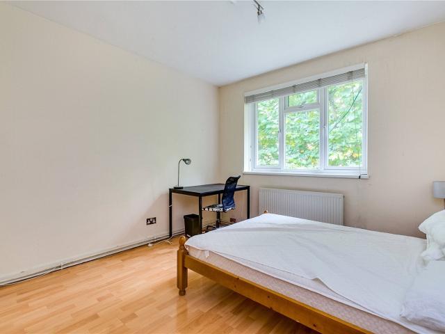 Apartment at Cambridge Gardens, Greater London