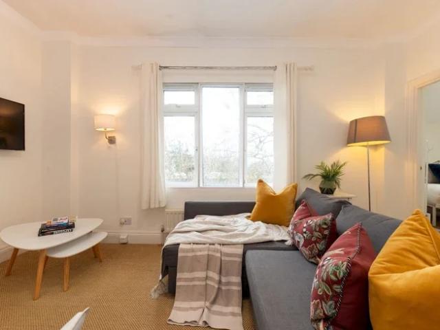 Apartment at Cambridge Gardens, Greater London