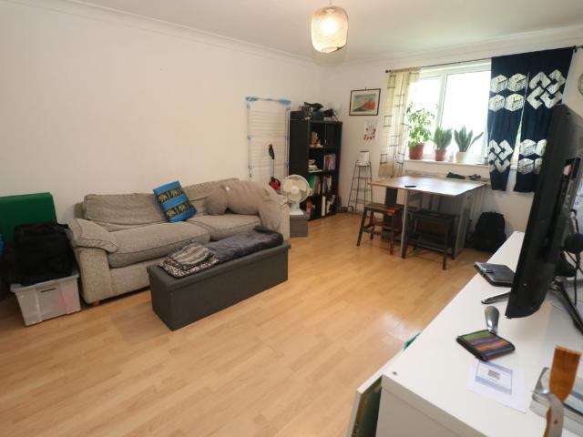 Apartment at Cambridge Gardens, Greater London
