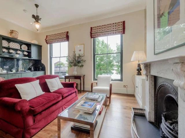 Apartment at Cambridge Gardens, Greater London
