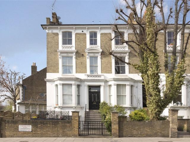 Apartment at Cambridge Gardens, Greater London