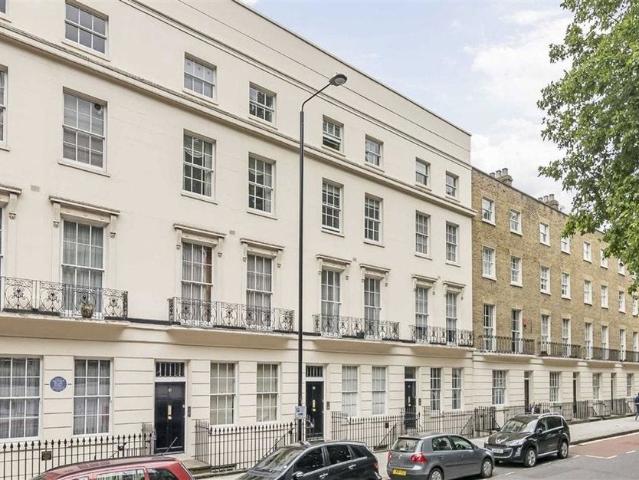 Apartment at Cambridge Gate Mews, Greater London