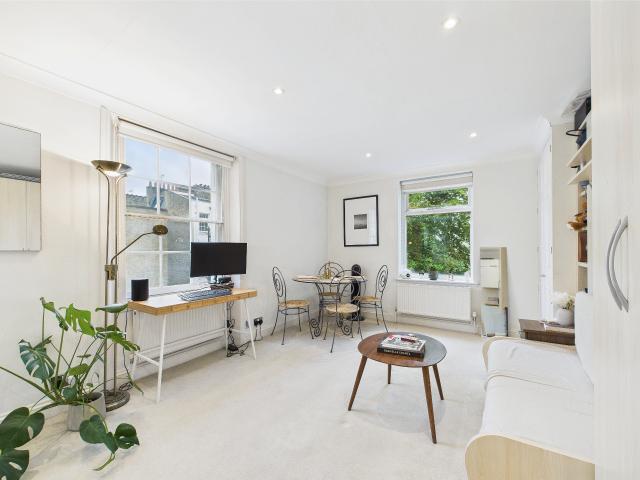 Apartment at Cambridge Street, City of Westminster