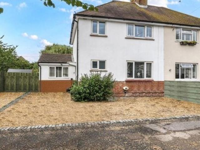 Apartment at Campbell Avenue, Woking