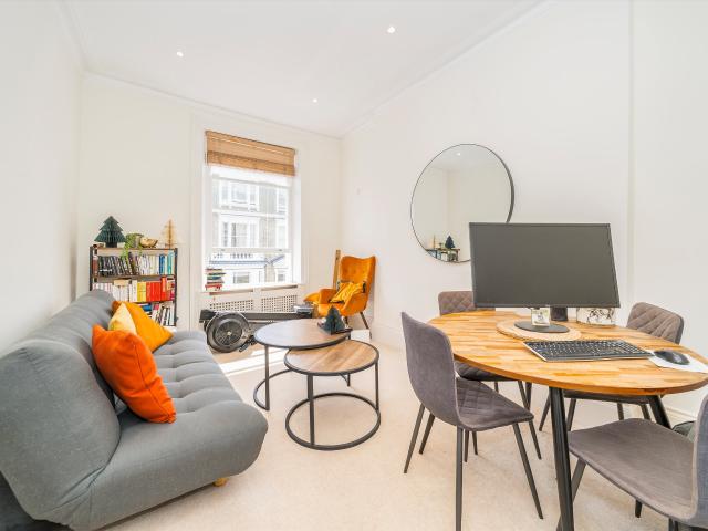 Apartment at Campden Hill Gardens, Greater London