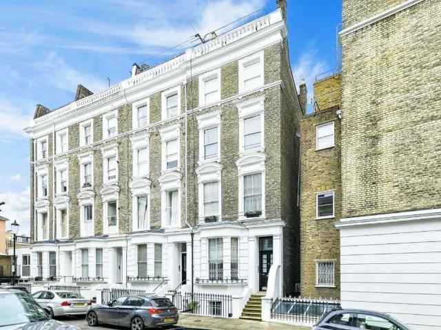 Apartment at Campden Hill Gardens, Greater London