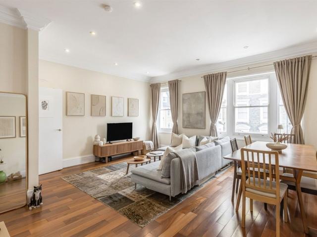 Apartment at Campden Hill Gardens, Greater London