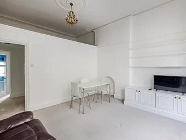 Apartment at Campden Hill Gardens, London