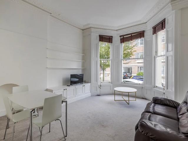 Apartment at Campden Hill Gardens, London