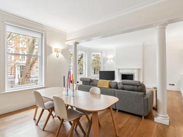 Apartment at Campden Hill Place, Greater London