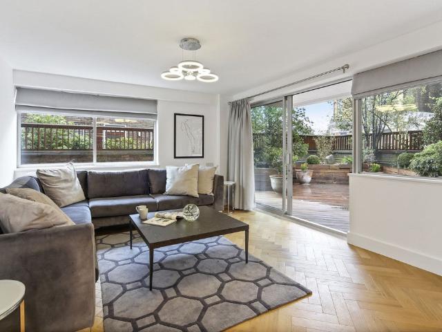 Apartment at Campden Hill Road, Greater London