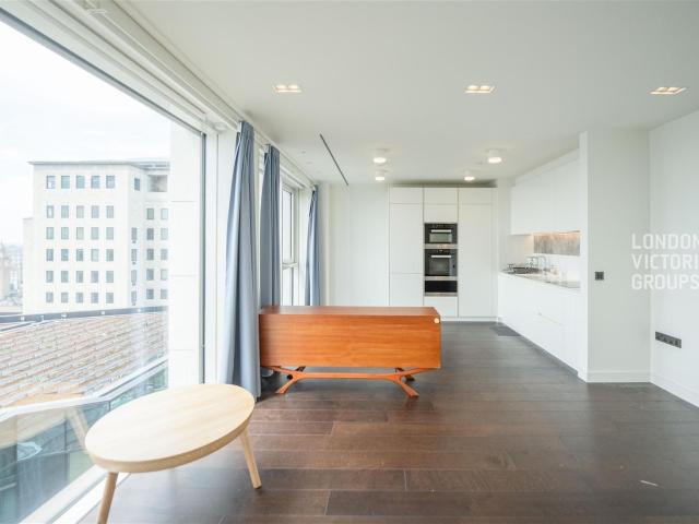Apartment at Canada Square, London