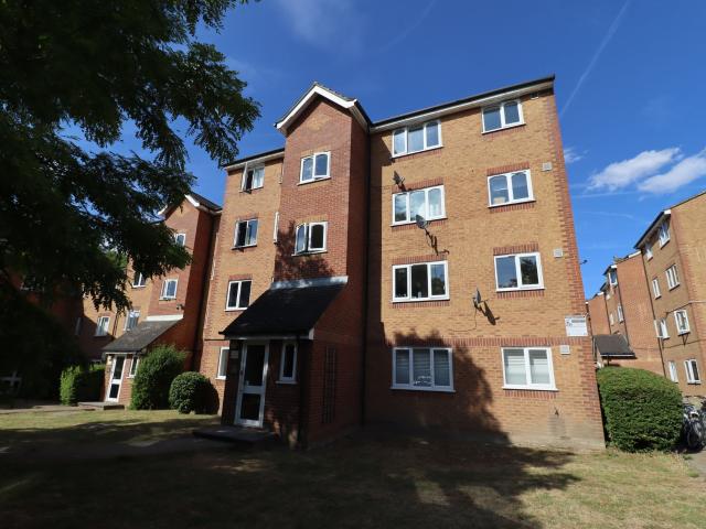 Apartment at Canal Approach, Greater London