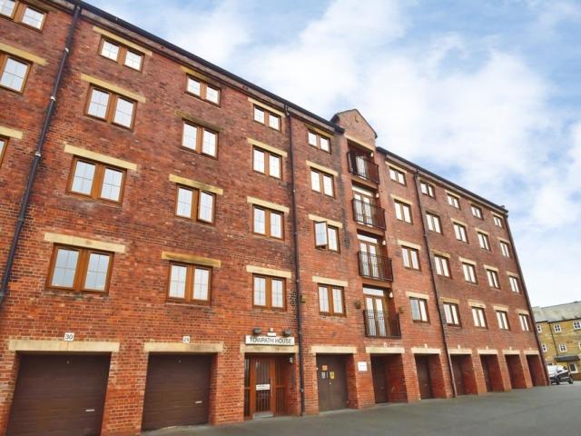 Apartment at Canal Road, Bradford