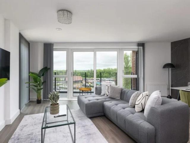 Apartment at Canalside Roundabout, Milton Keynes
