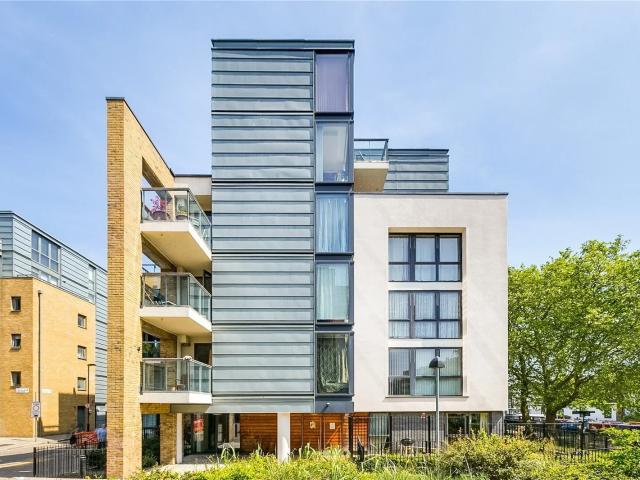 Apartment at Canalside Square, Greater London