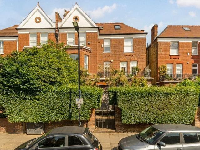 Apartment at Canfield Gardens, Greater London