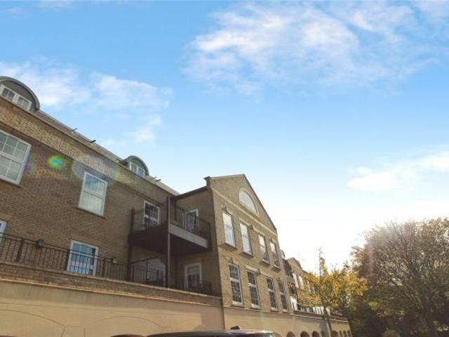 Apartment at Canon Woods Close, Sherborne