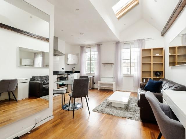 Apartment at Canonbury Road, Greater London