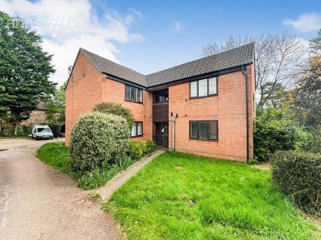 Apartment at Cannock Way, Reading