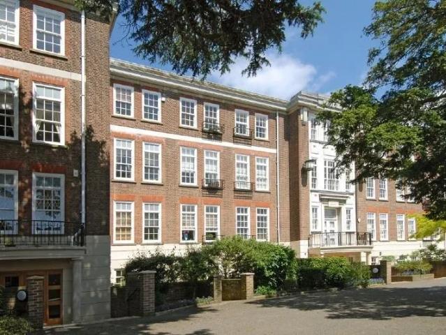 Apartment at Cannon Hill, Greater London