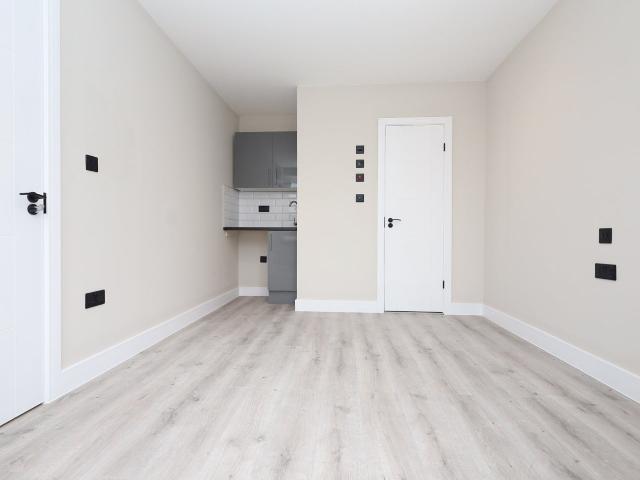 Apartment at Cannon Hill Lane, Greater London