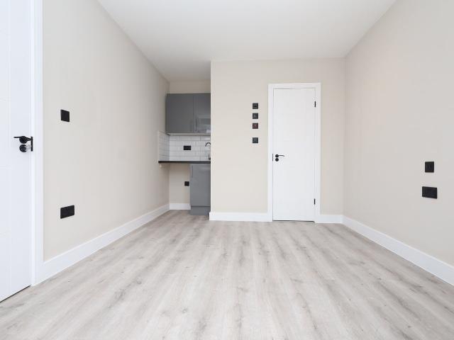 Apartment at Cannon Hill Lane, Greater London