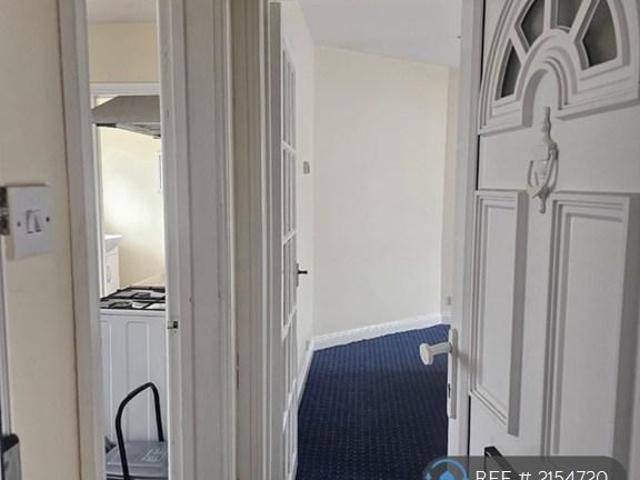 Apartment at Canterbury Avenue, Slough