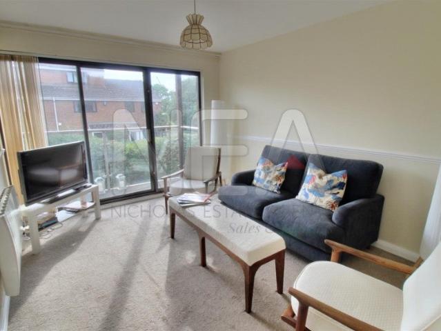 Apartment at Cardinal Close, Reading