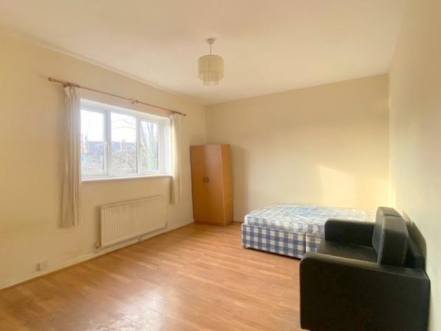 Apartment at Cardinal Way, Greater London