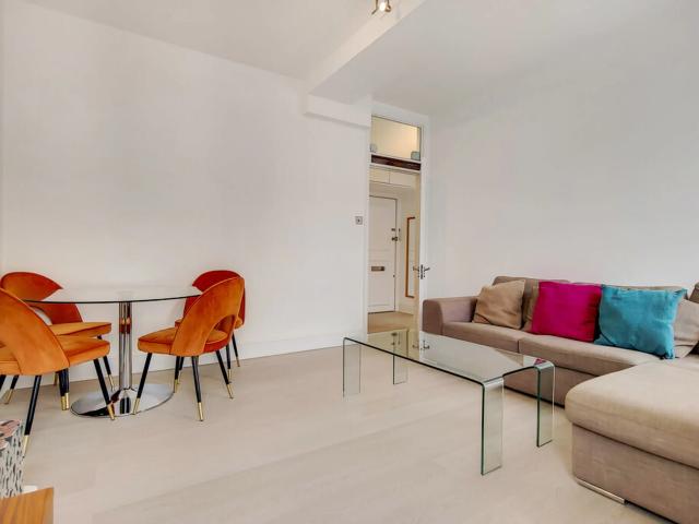 Apartment at Caroline Place Mews, City of Westminster