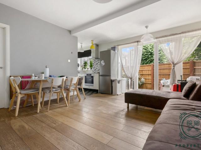 Apartment at Carlingford Road, Greater London