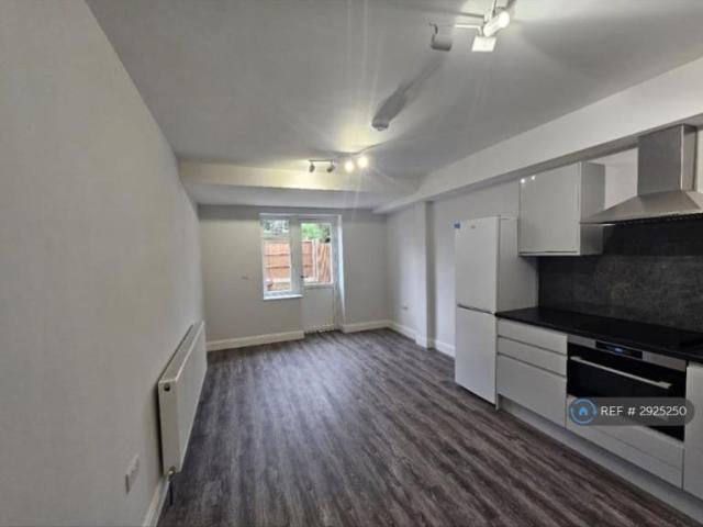 Apartment at Carlton Avenue, Greater London