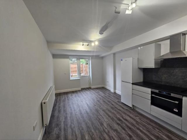 Apartment at Carlton Avenue, Greater London