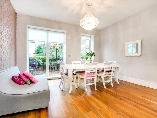 Apartment at Carlton Drive, Greater London
