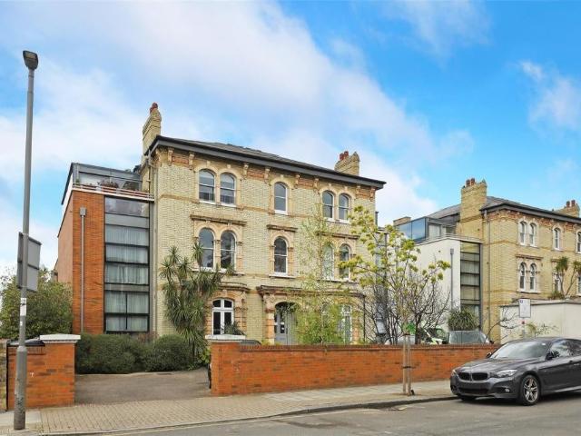 Apartment at Carlton Drive, Greater London