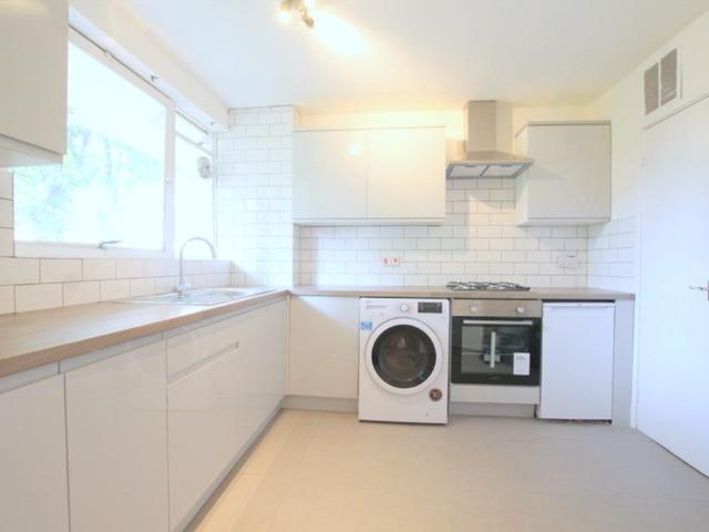 Apartment at Carlton Drive, Greater London