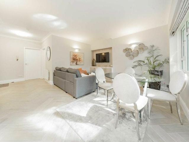 Apartment at Carlton Hill, City of Westminster