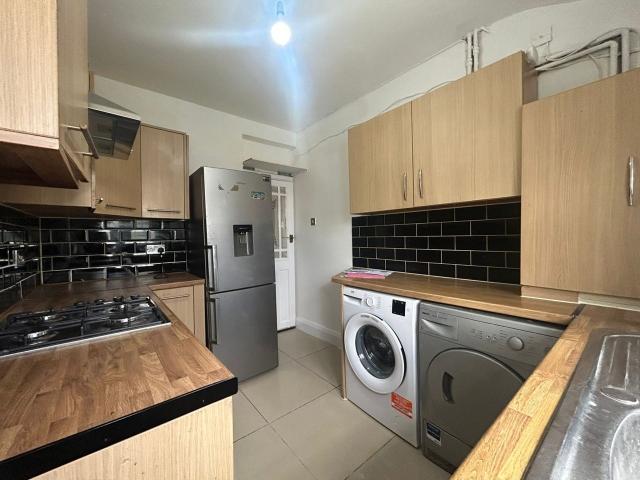 Apartment at Carlyle Avenue, Greater London