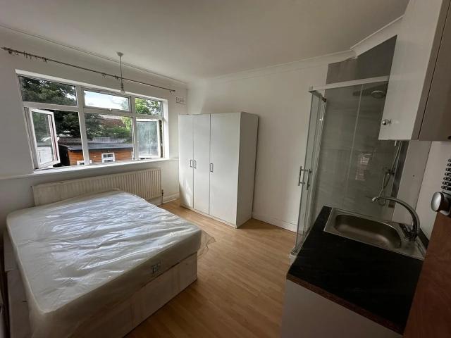 Apartment at Carlyon Road, Greater London
