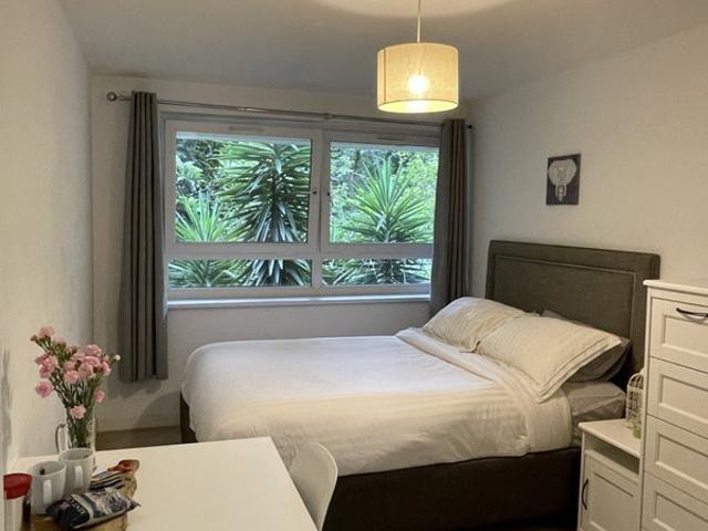 Apartment at Carnoustie Drive, Greater London