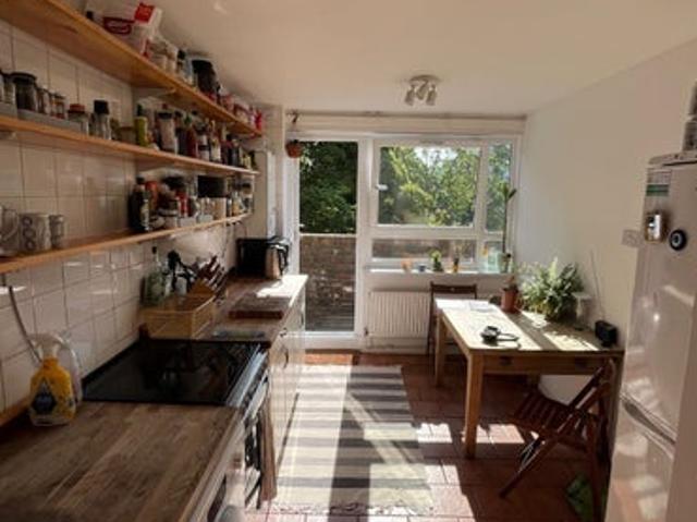 Apartment at Carnoustie Drive, Greater London
