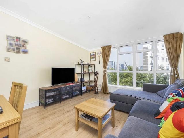Apartment at Carnwath Road, Greater London